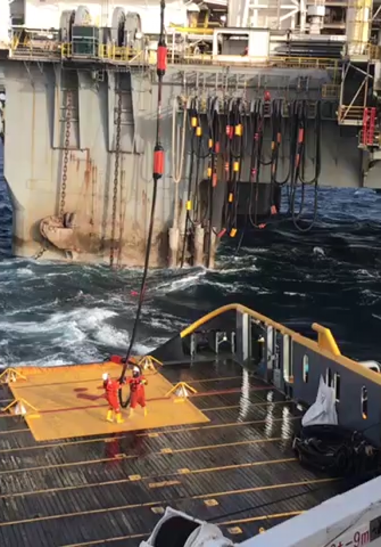 Semi-submersible rig: Offshore Bunkering | Dammers Shipagencies